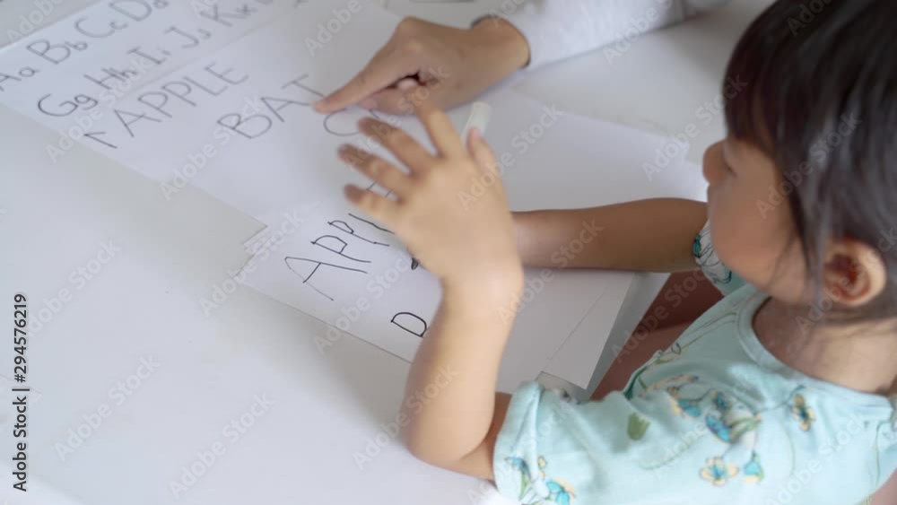 Stockvideo mother and daughter learning to read and write letter at ...