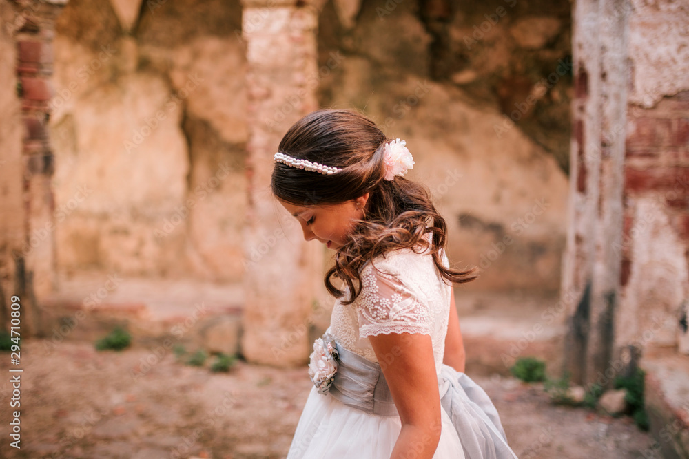Little girl in communion dress in n old convent in ruins Stock 사진 ...