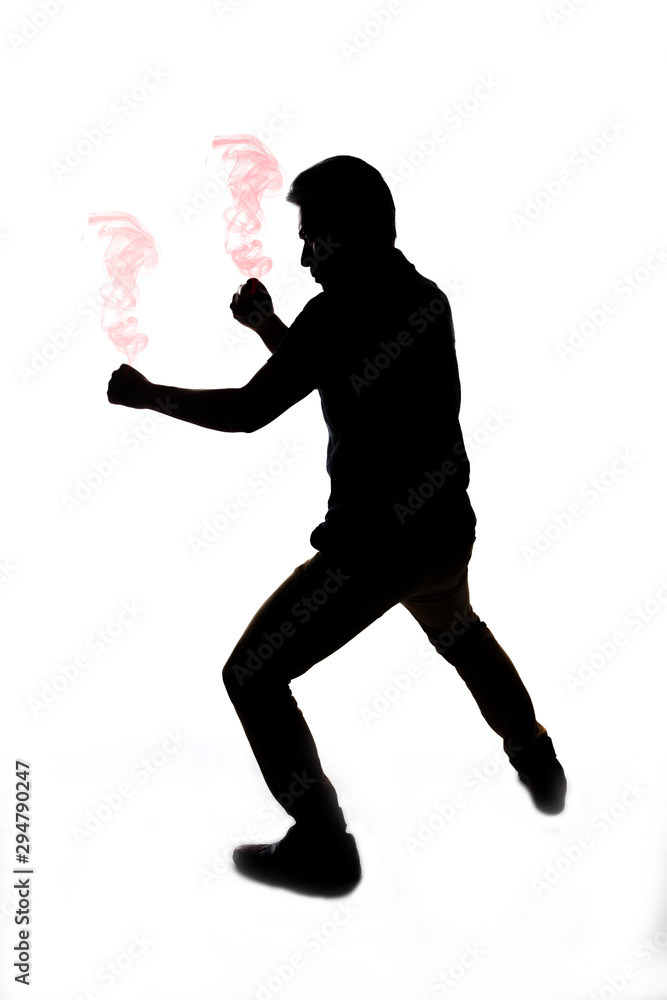 Siluetas de un hombre convertido en humo o del que le sale humo de ...