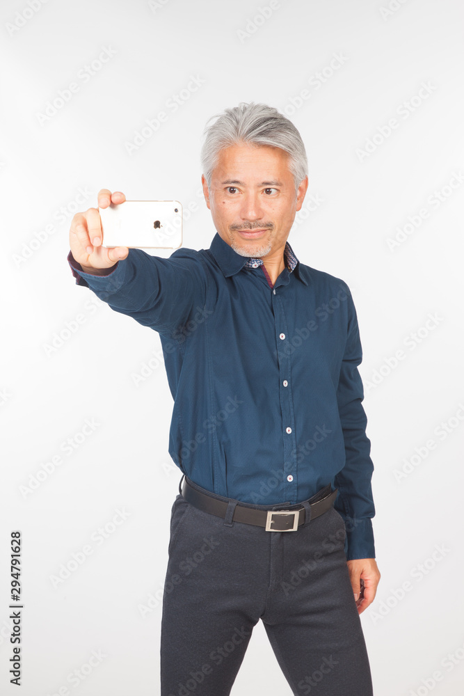 Hombre de mediana edad, de origen japonés, profesional, empresario o ...