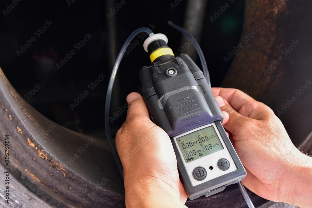Using the gas detector for detect combustible gas , flammable gas ...