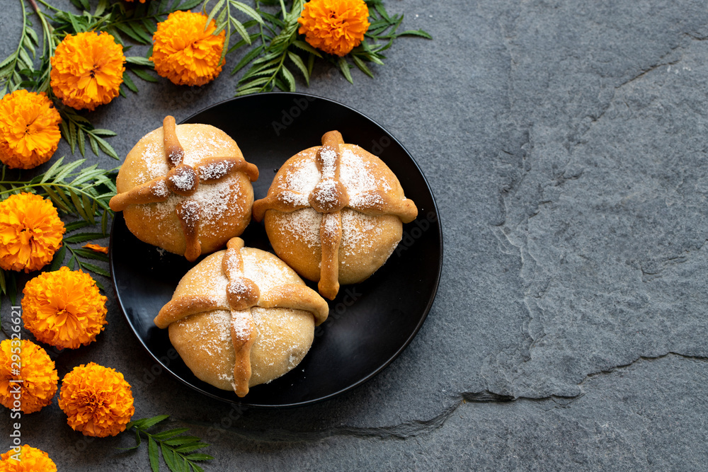 Mexican celebration, bread of death. Mexican parties with Dead bread ...