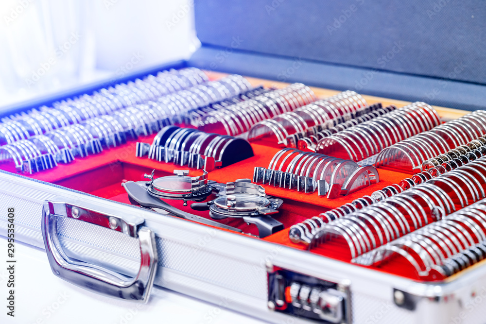 Opthalmology test box. The universal-messbrille tool of the ...