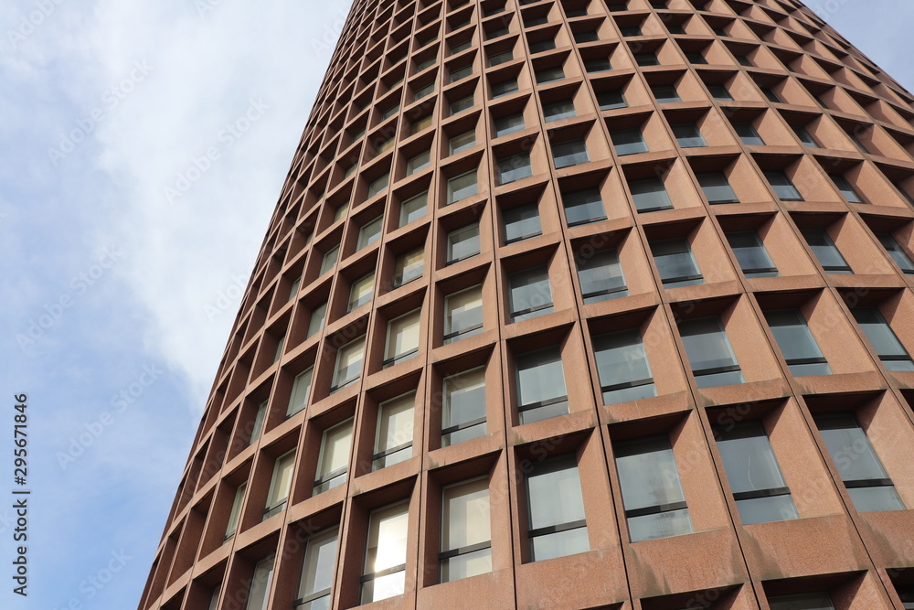 La Tour Part Dieu à Lyon, surnommée "Le Crayon", située dans le ...