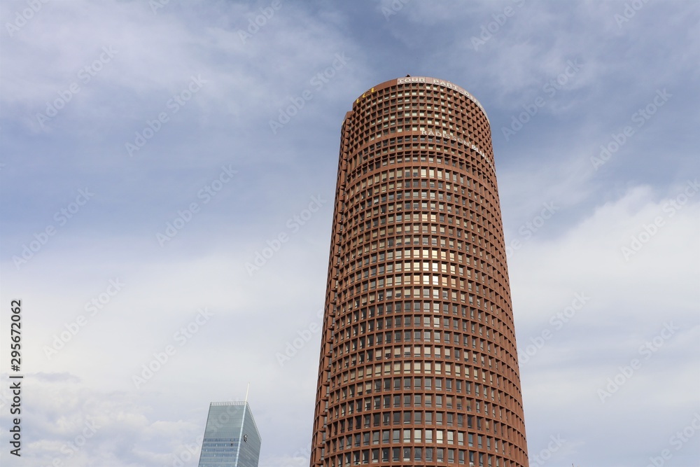 La Tour Part Dieu à Lyon, surnommée "Le Crayon", située dans le ...