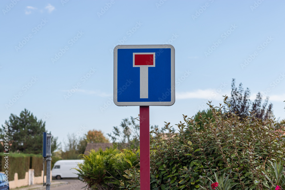 Panneau de signalisation d'impasse Stock Photo | Adobe Stock