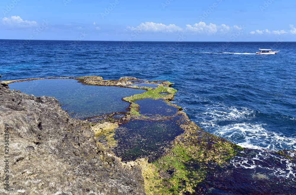 Natural Pool with sunlight at devil's tears cliff Nusa Lembongan, Bali ...