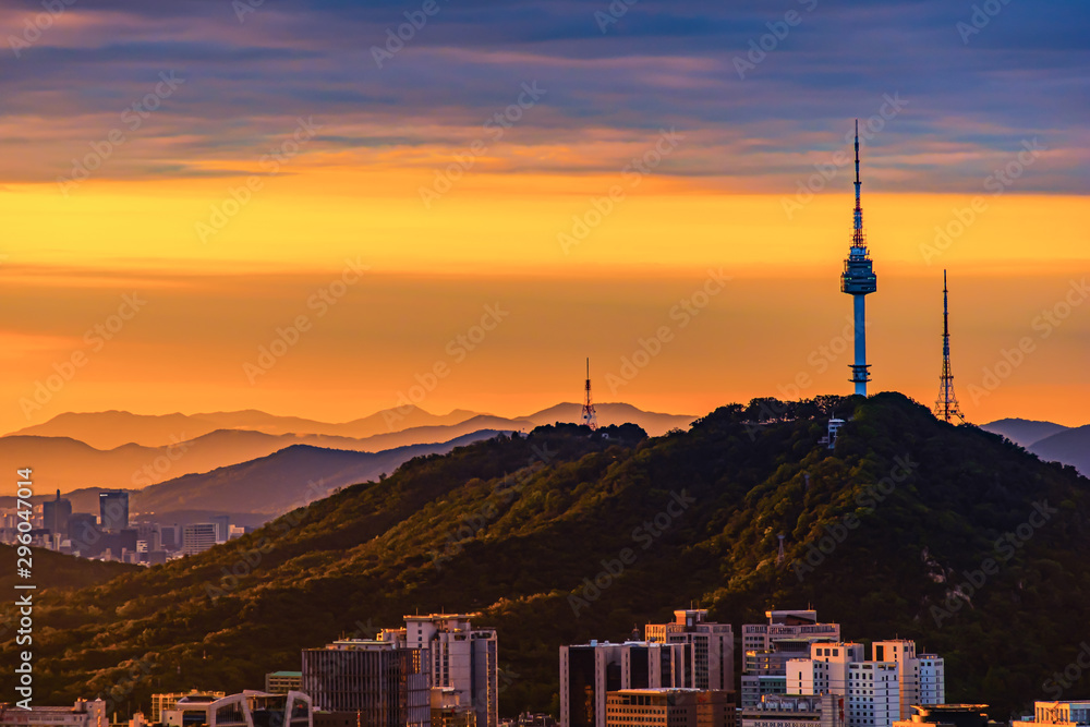 Sunrise of seoul ,cityscapes at Inwangsan mountain Seoul , South Korea ...