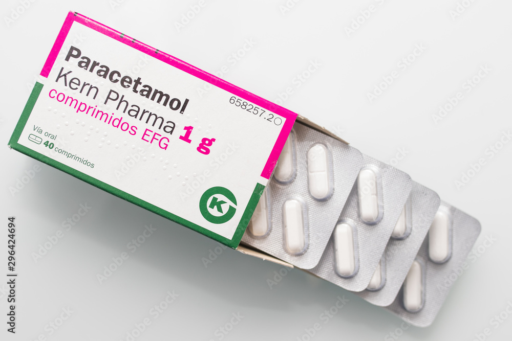 Galicia, España - Octubre 16 2019: A packet of Paracetamol 1g Caplets ...