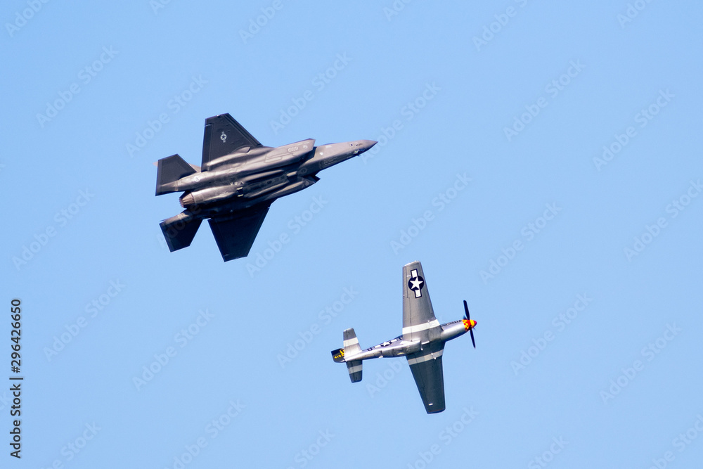 Foto de Oct 12, 2019 San Francisco / CA / USA - Close up of F-35 ... Foto de Oct 12, 2019 San Francisco / CA / USA - Close up of F-35 ...