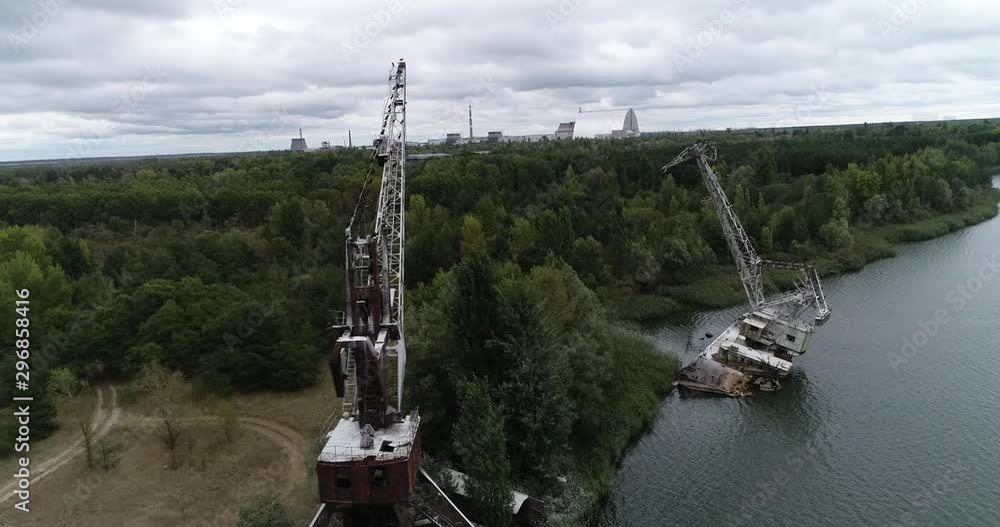Cranes that took part in the liquidation of the accident at the ...