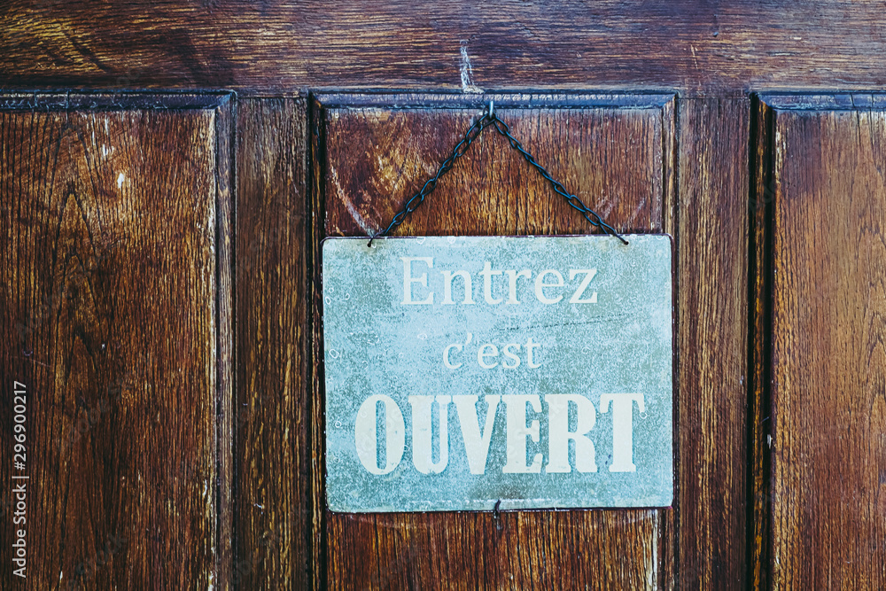 Plaque en métal vintage entrez c'est ouvert Stock Photo | Adobe Stock