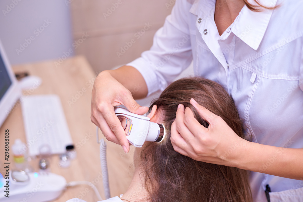 Diagnostic complex for microscopic examination of hair and skin of the ...