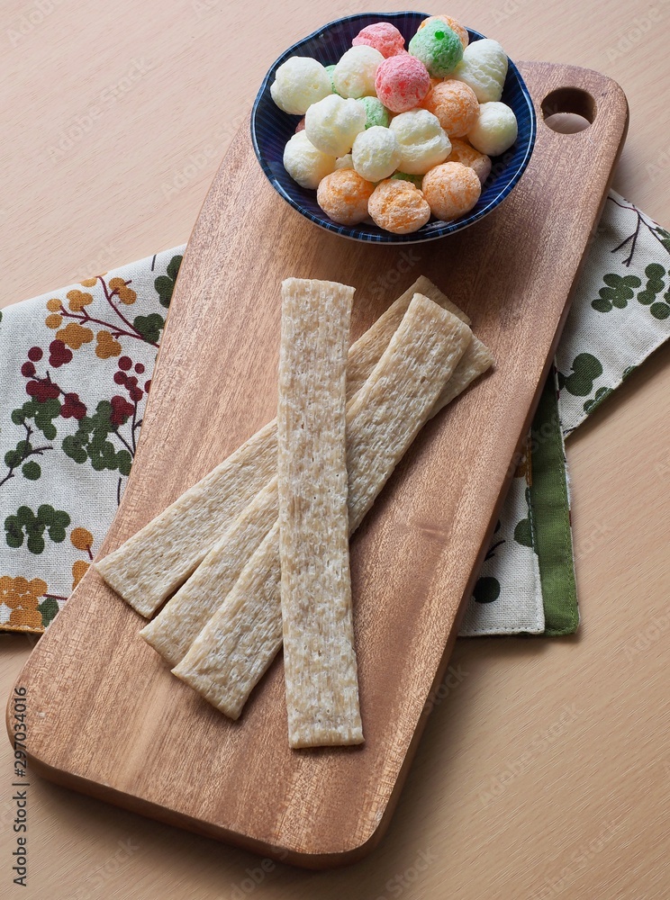 Korean snacks jjondeugi and ppeongtwigi ภาพถ่ายสต็อก | Adobe Stock