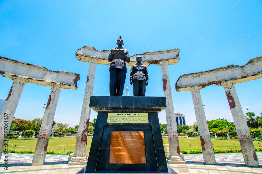 The first president and vice president of Indonesia in Heroes Monument ...