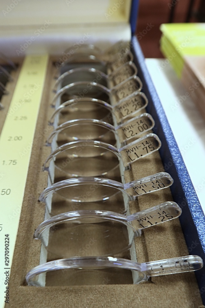 Foto de Detail of multifocal eye trial test lenses used for refraction ...