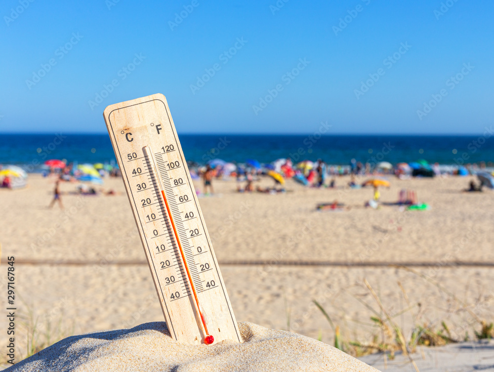 Thermometer for the temperature on the beach, in the summer in the heat ...