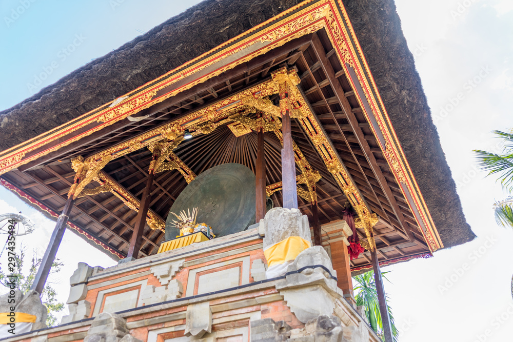 Pura Penataran Sasih, Huge bronze drum known as the Moon of Pejeng ...