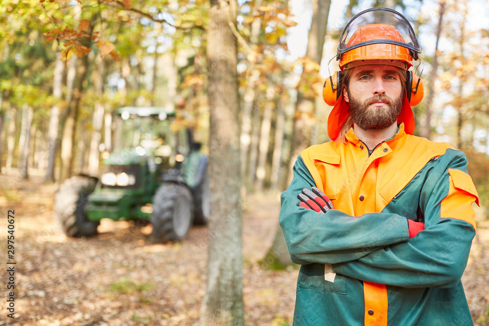 Waldarbeiter oder Forstwirt in Schutzkleidung Stock Photo | Adobe Stock