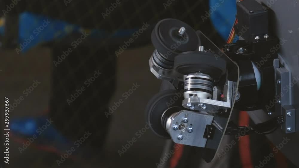 Video „Intelligent table tennis machine. Ball machine. throwing robot ...