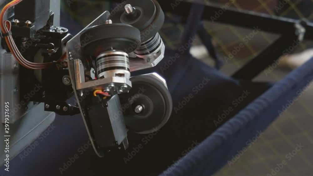 Intelligent table tennis machine. Ball machine. throwing robot for ...