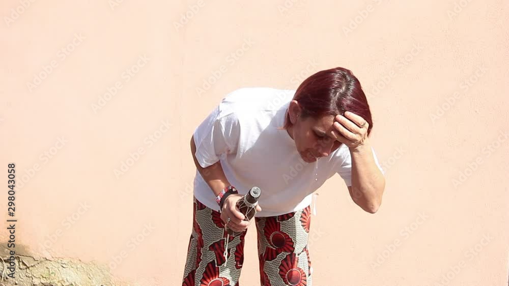 drunk girl standing up vomiting in front of the camera Stock 비디오 ...