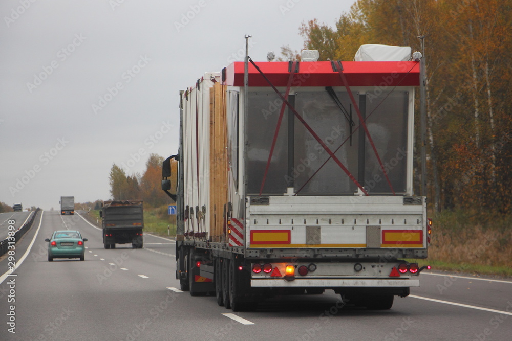 Heavy low-frame truck with semi-trailer trawl transport industrial ...