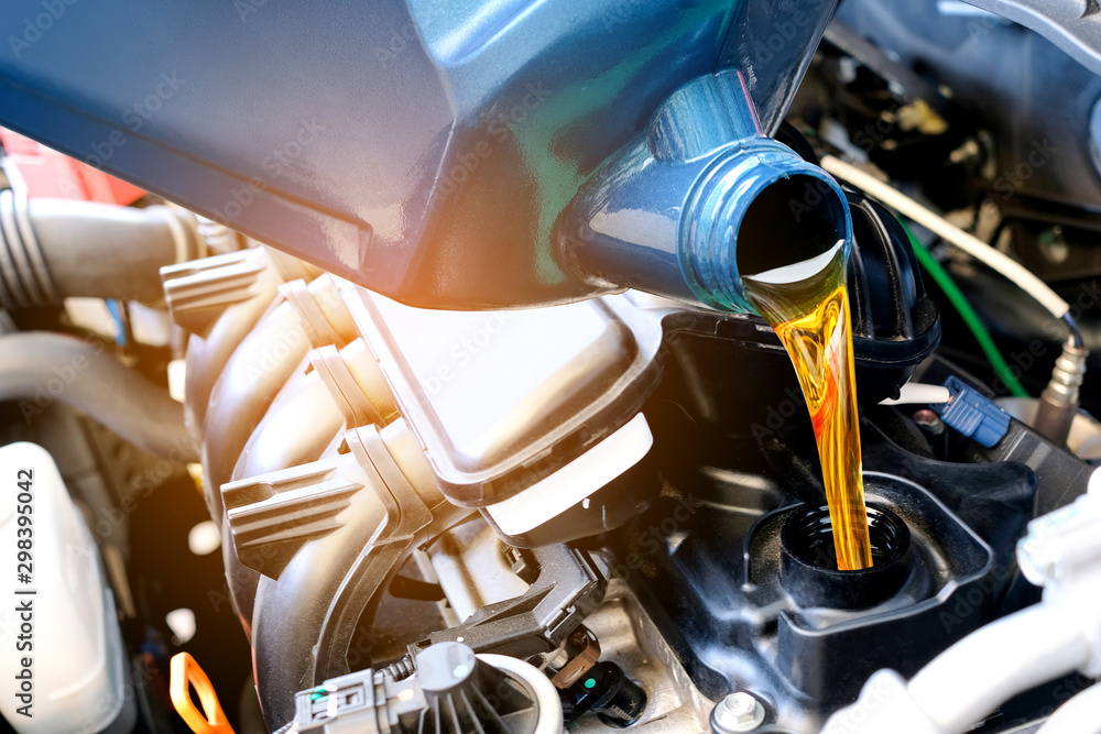 Refueling and pouring oil quality into the engine motor car ...