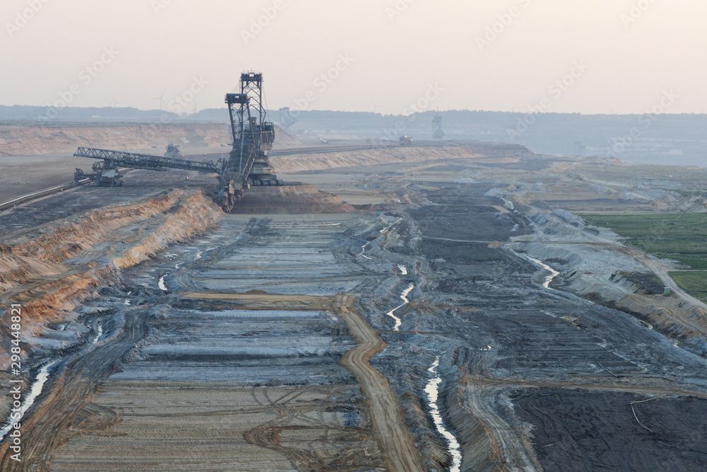 Braunkohlebagger im Tagebau Hambach Stock Photo | Adobe Stock