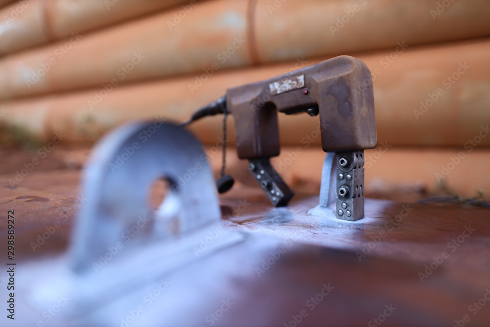 Poster MPI machine equipment on crane lifting lug with white paint ...