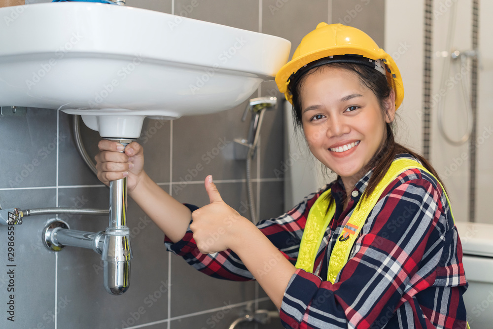 Foto Stock female construction worker or Young Asian Woman Plumber hand ...
