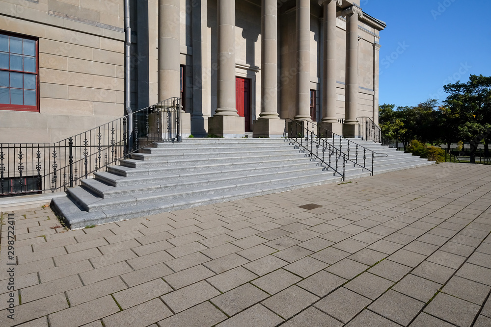 Side view of a government building with large pillars and a stone ...
