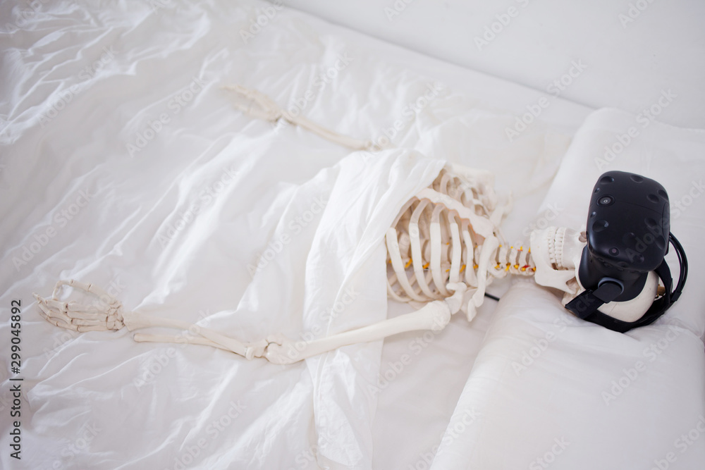 Virtual reality and digital addiction, death in the matrix concept ...