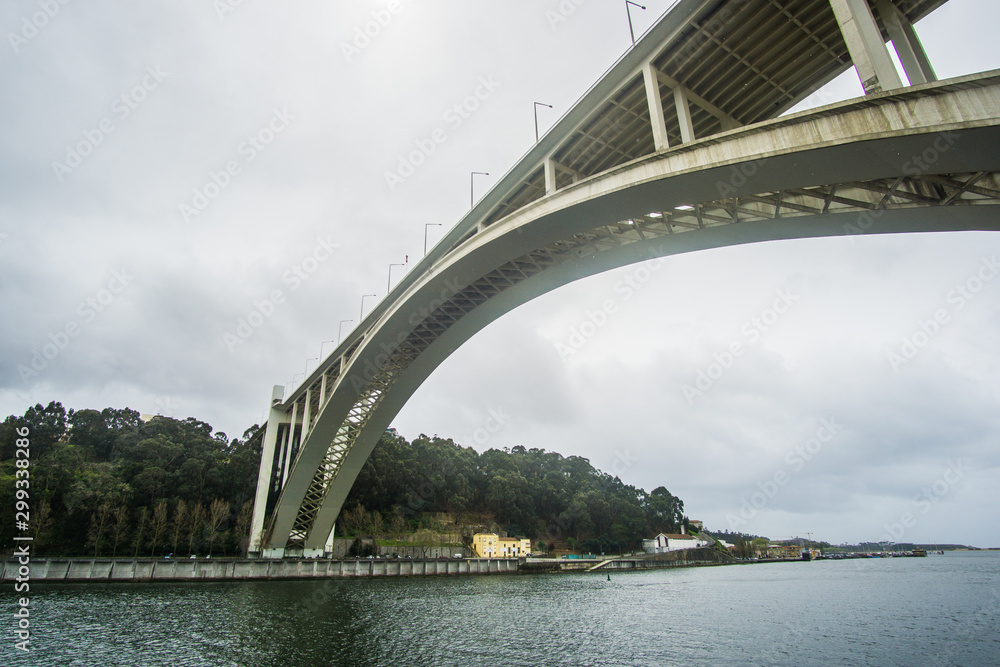 Ponte da Arrábida a landmark arch bridge over the Douro river In Porto ...
