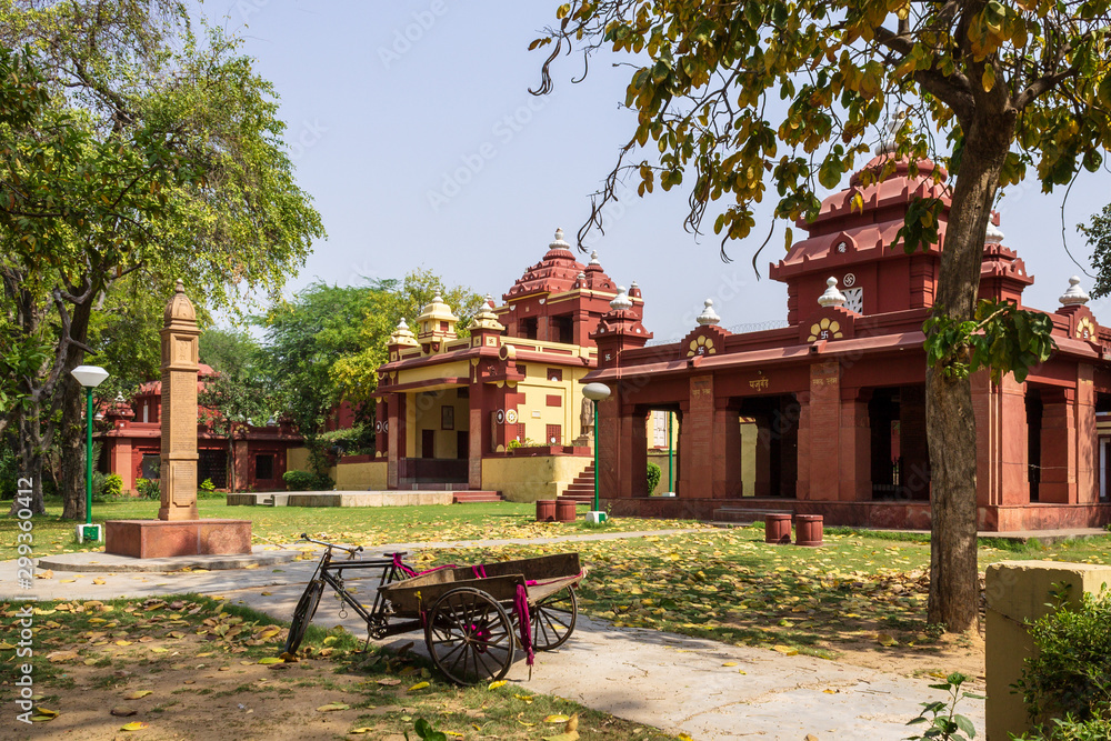 View on side temples of Shri Laxminarayan Temple, Birla Mandir, Hindu ...
