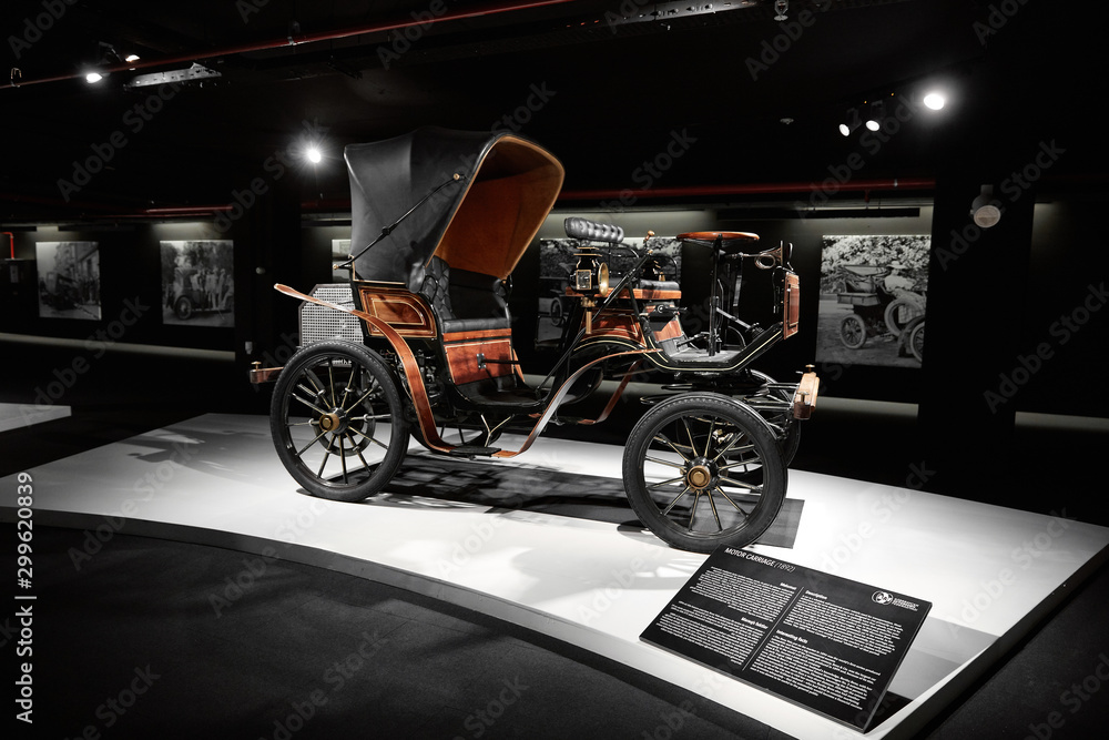 Daimler Motor Carriage 1892 - Classic Car exhibition - Heydar Aliyev ...