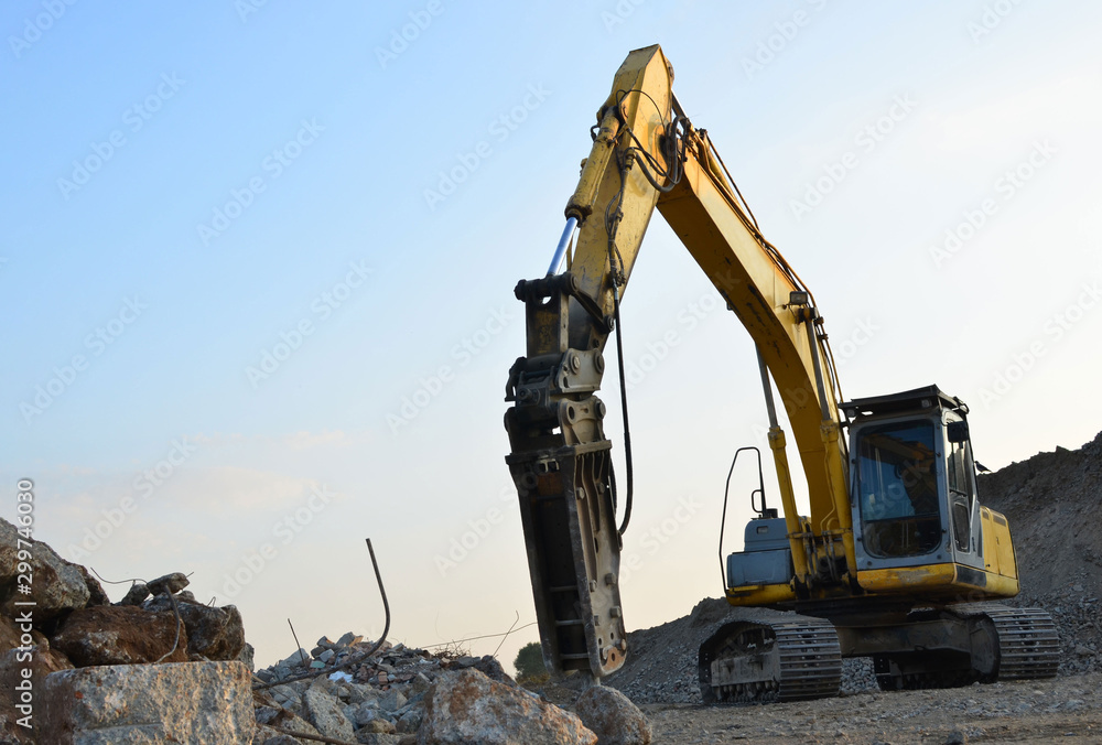 Crawler excavator with hydraulic breaker hammer for the destruction of ...