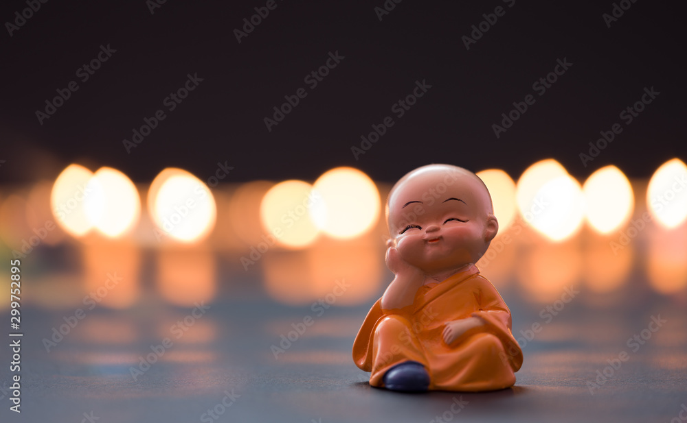 Monk baby is leaning his head on his hand, Far East temple culture ...