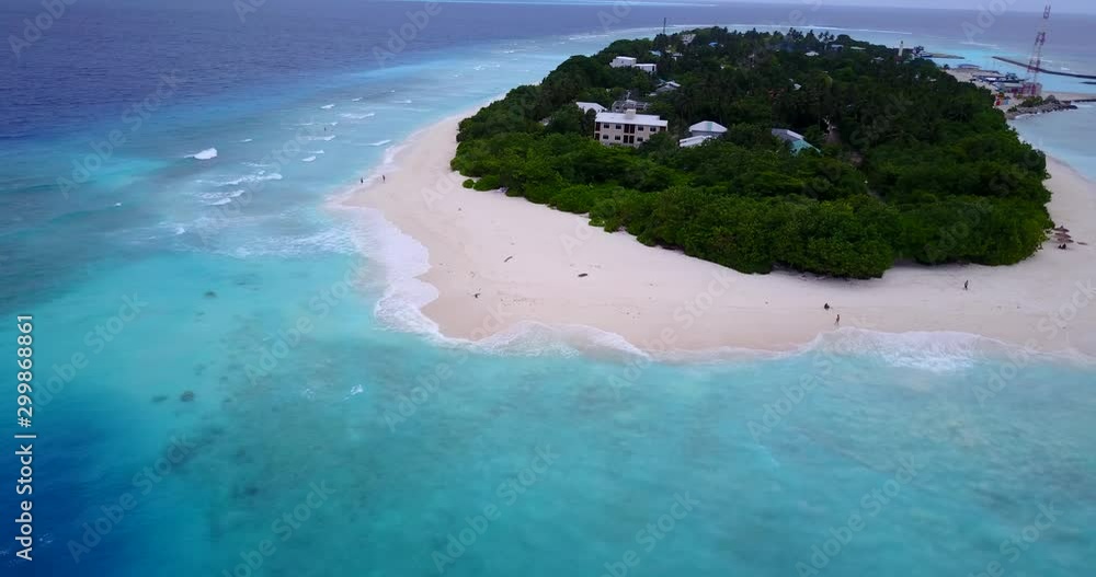 Vidéo Stock Perfect paradise tropical atoll island with a luxury resort ...