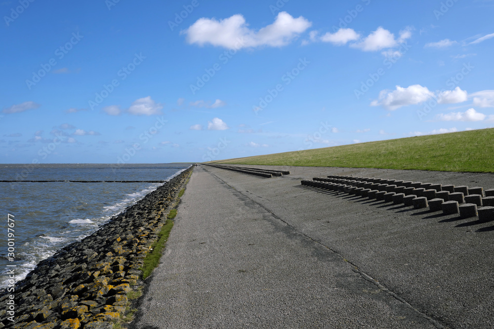Sicherungsbauwerk zum Küstenschutz am Deich an der Nordsee bei ...