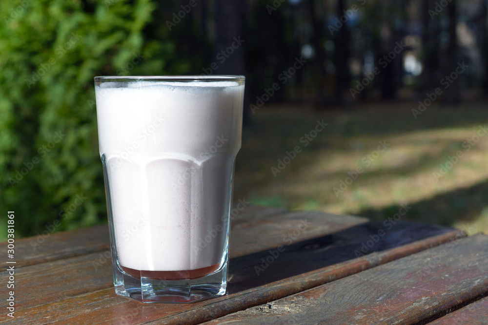 Oxygen foam in a glass beaker. An oxygen cocktail is a drink rich in ...