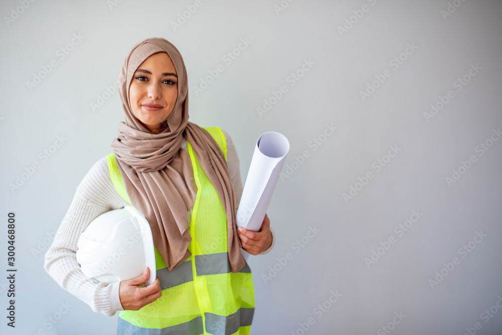 Portrait of female architect in hidjab. Smiling constructor worker ...