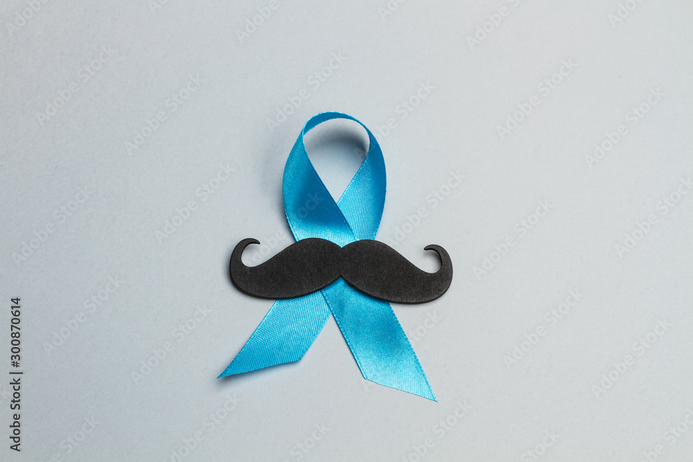 Cinta lazo celeste con bigote mostacho negro sobre fondo gris aislado ...