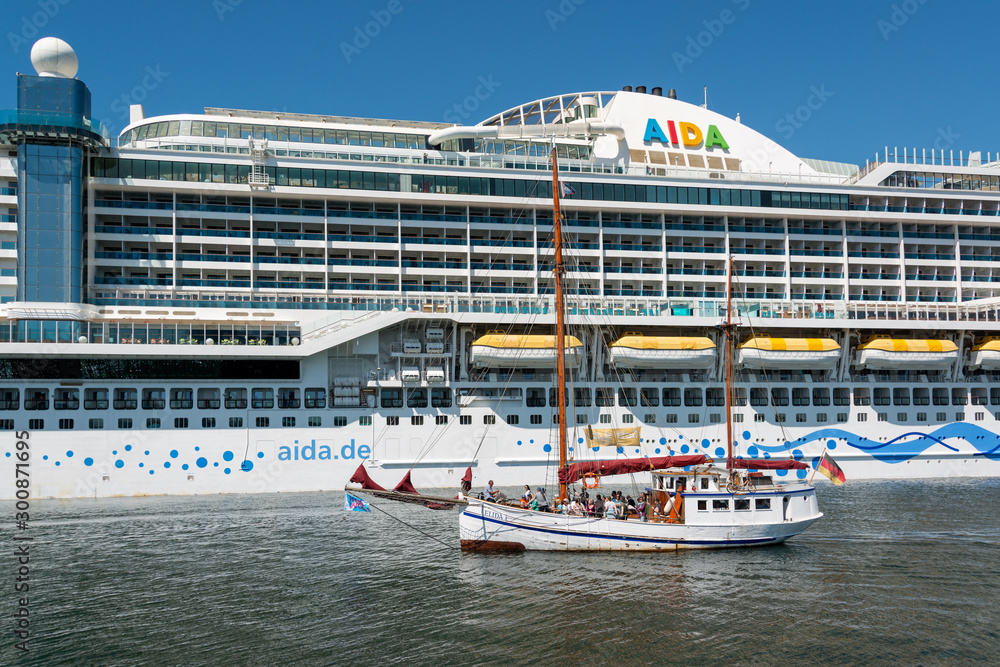 Kiel, Germany, Juni 29, 2019 - Die AIDA prima der AIDA Cruises am ...