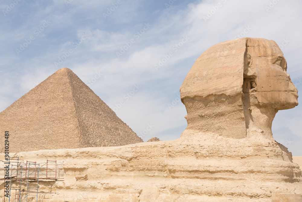 The ancient Egyptian Pyramid of Khufu with ruins, tombs and monuments ...
