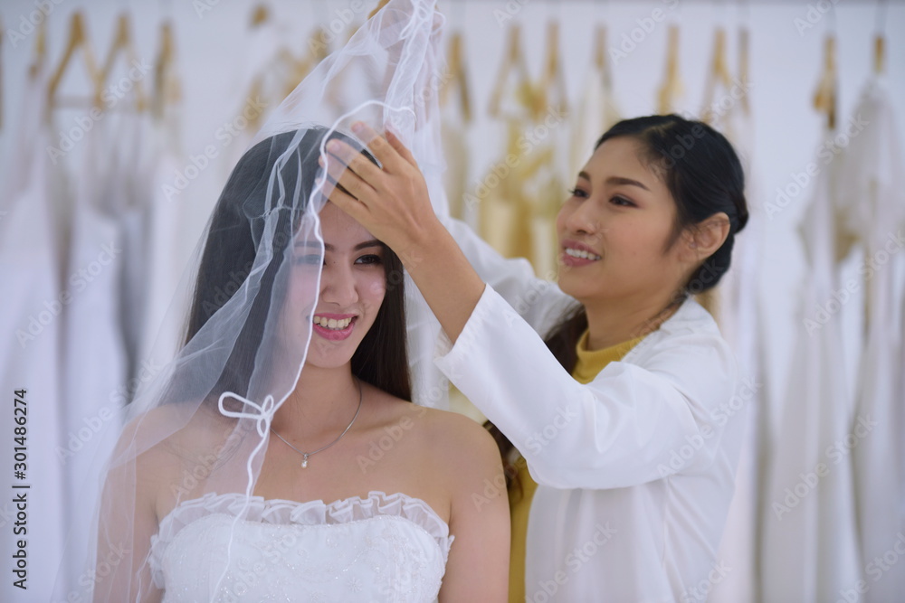 The bride came to measure the preparation of the bride dress in the ...