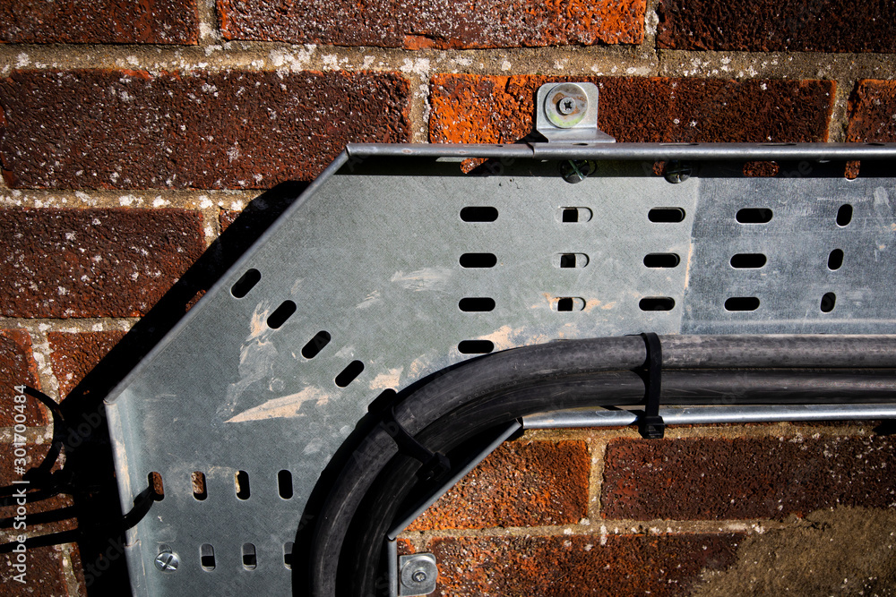 Foto de Mild steel heavy duty pre galvanised cable tray mounted on ...