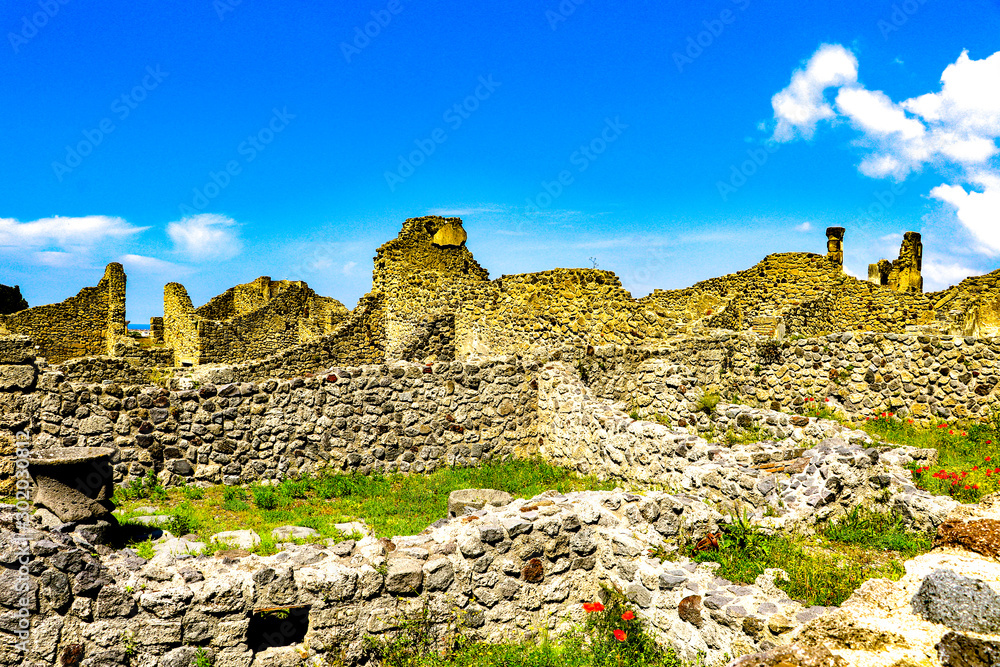 Exploring the houses and streets of the ancient city of Pompeii which ...
