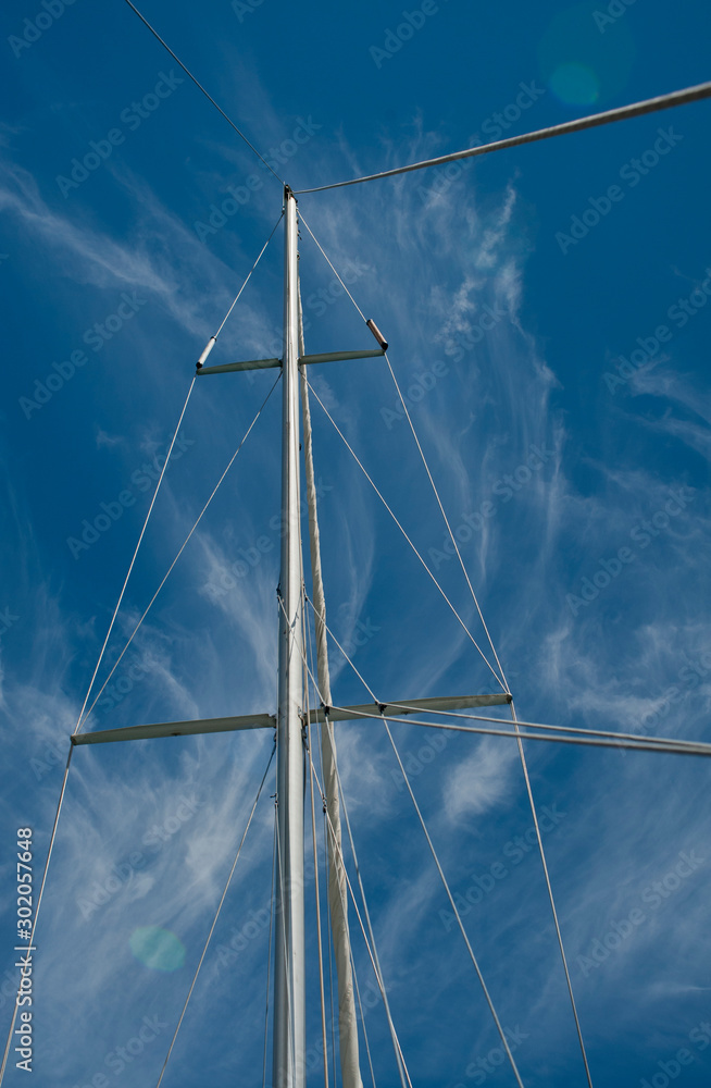 detail of the mast with crosshead and obenque and bow in the background ...