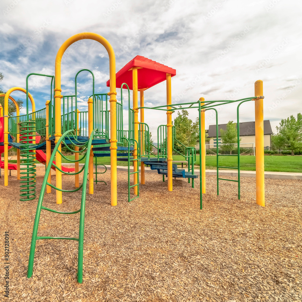 Square frame Colorful playground equipment with tube slide bridge ...
